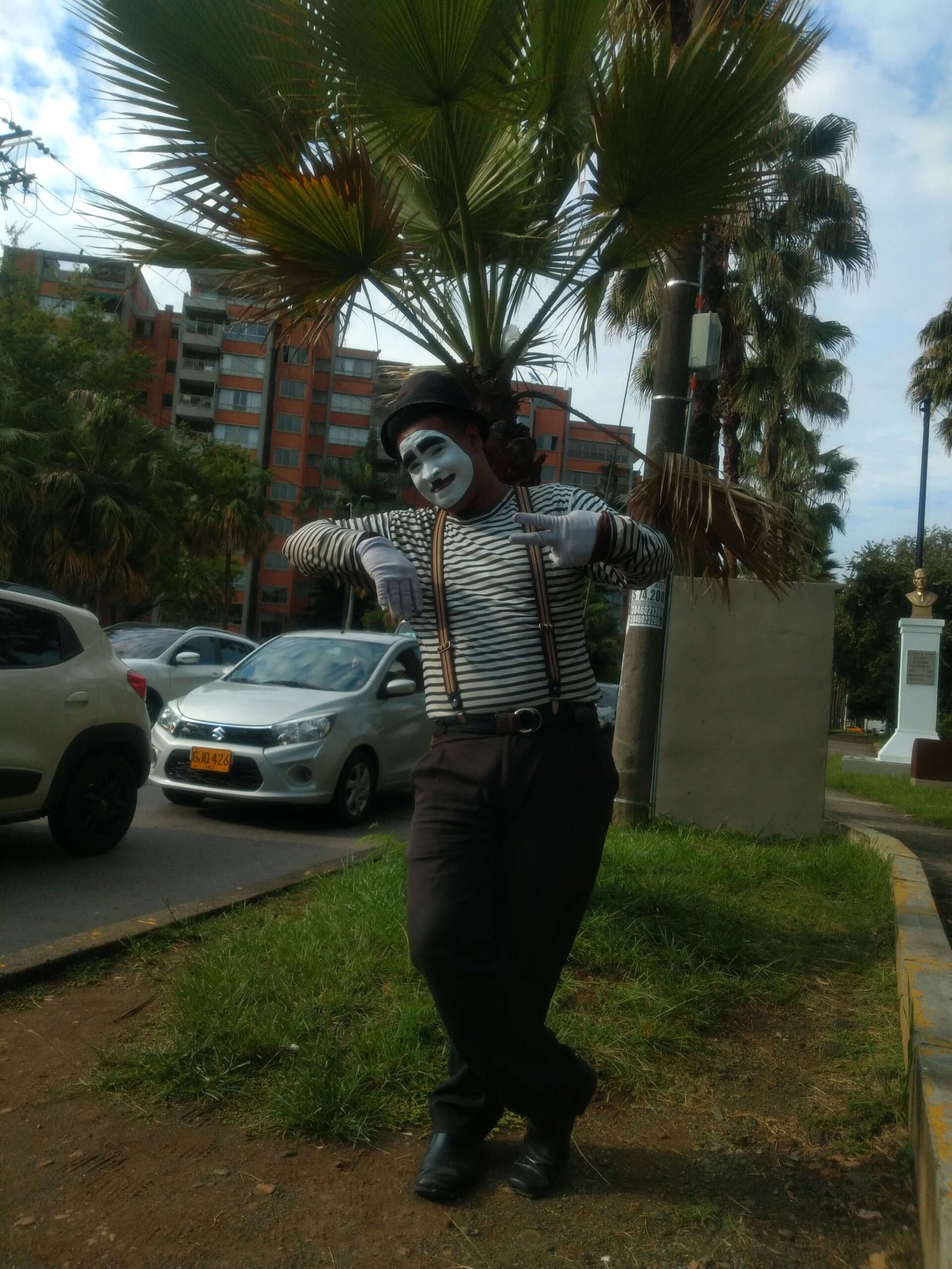 El mimo del semáforo: el espectáculo de la luz roja ⋆ Crónica